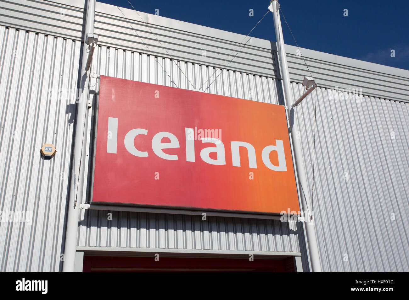 Iceland supermarket sign hi-res stock photography and images - Alamy