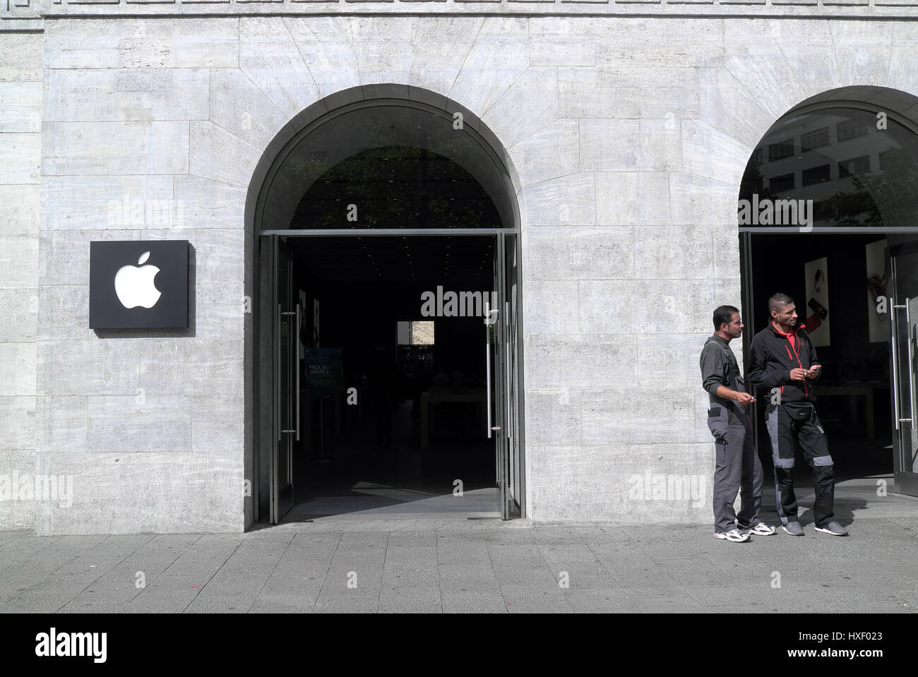 The Apple retail store in Berlin is located at the prestigious street ...