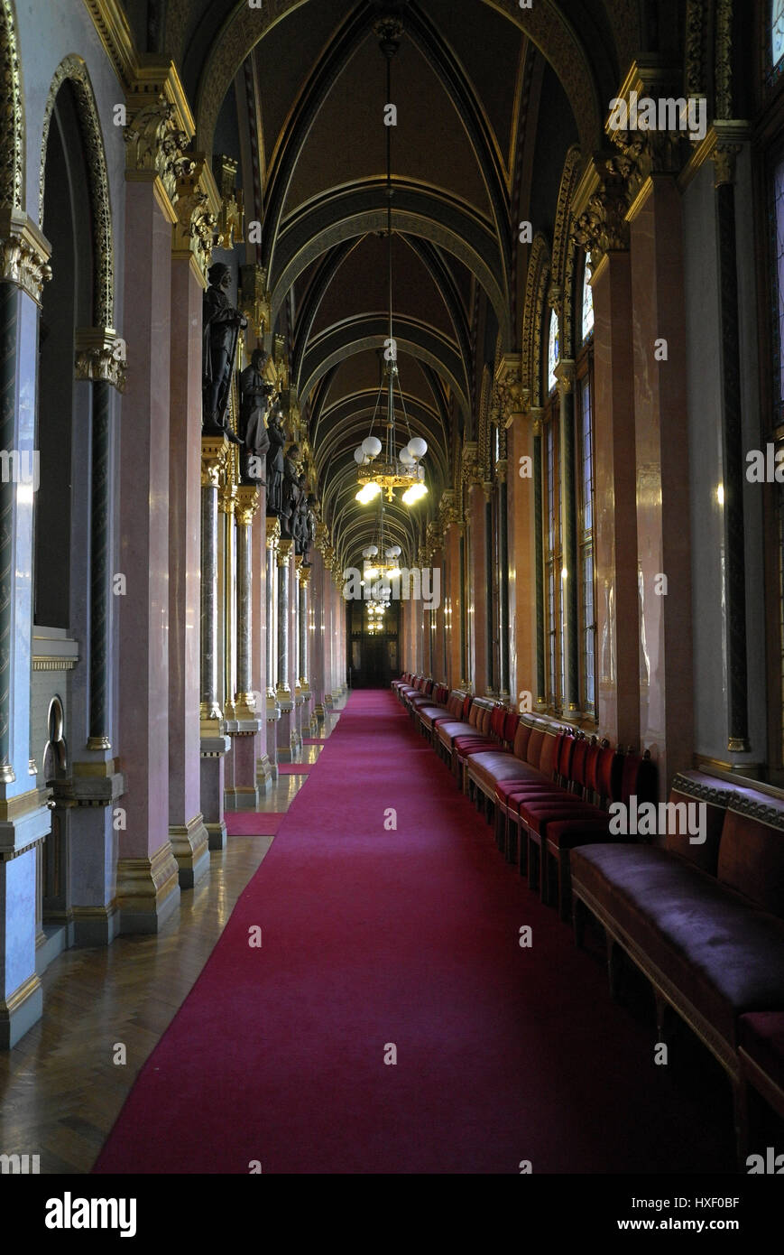 Inside the magnificent Hungarian Parliament Building in Budapest ...