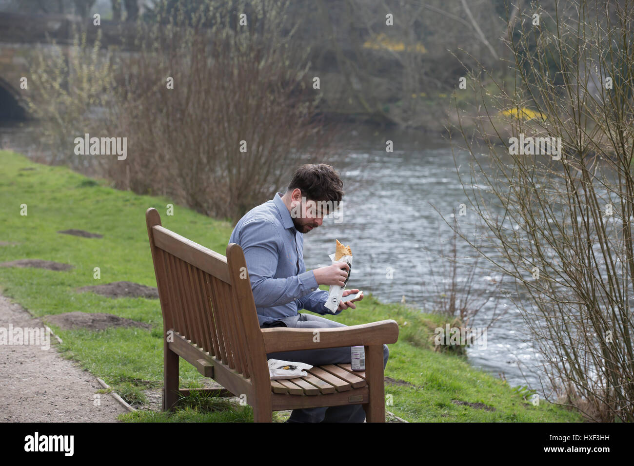 Man eating sandwich bench hi-res stock photography and images - Alamy