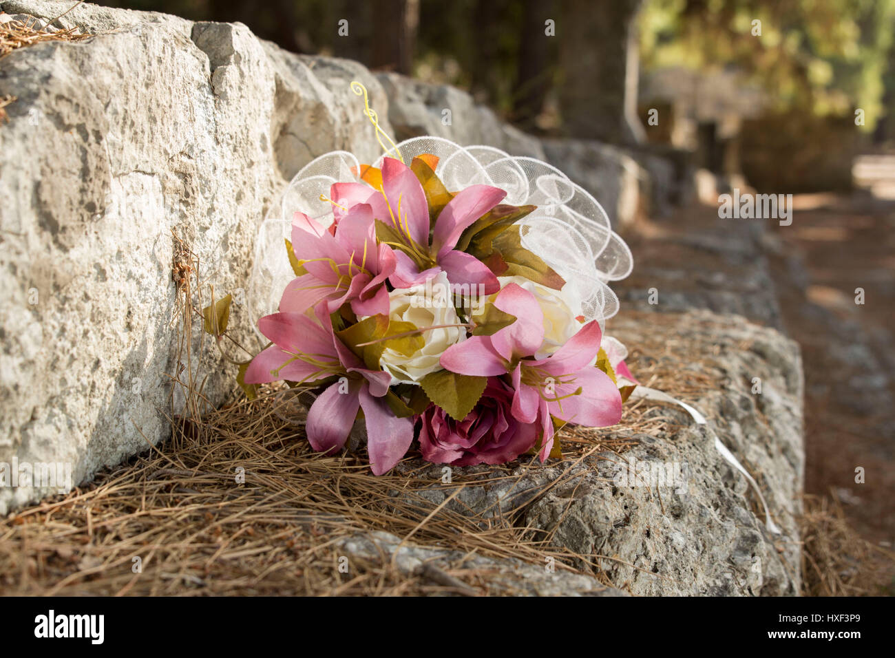 Throwing the flower bouquet hi-res stock photography and images - Alamy