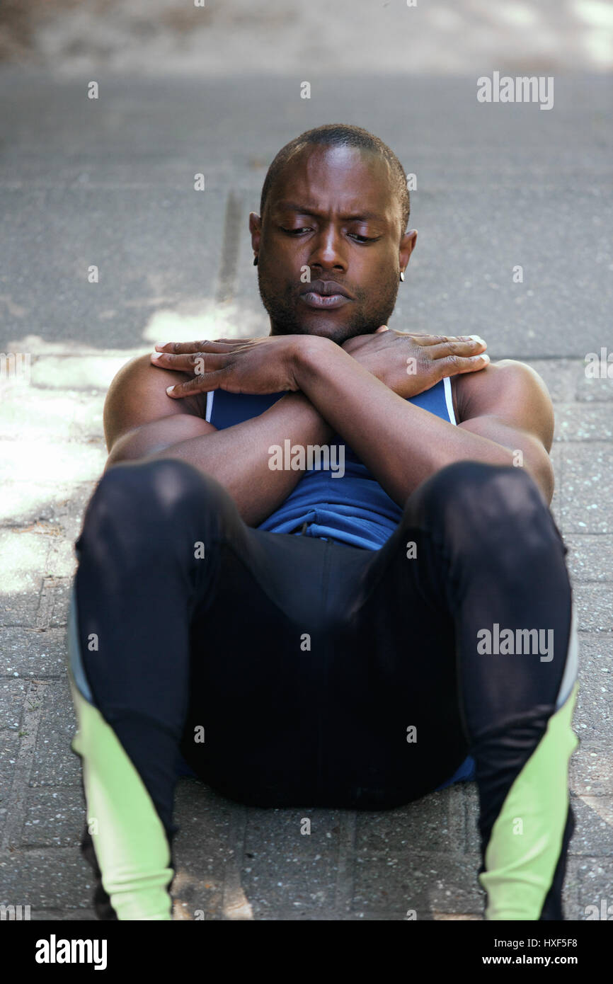 Portrait of a healthy man stomach crunch workout exercise Stock Photo ...