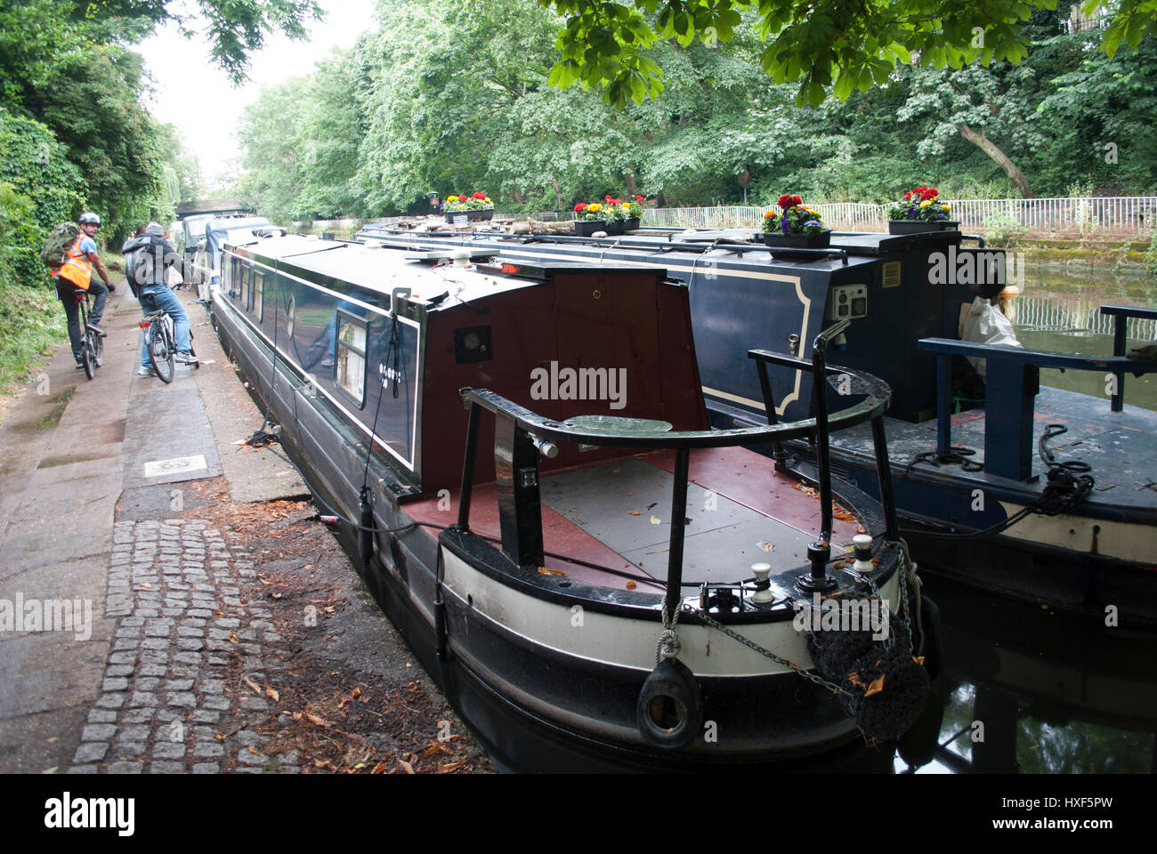 Canal boats on Regents Canal in London Stock Photo - Alamy