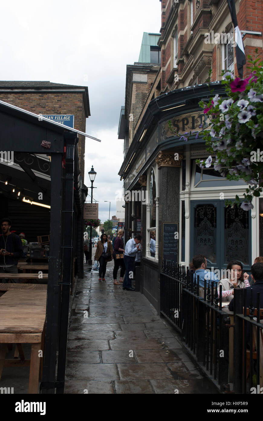 The Camden Head pub in Camden Passage, Islington on a rainy day Stock ...