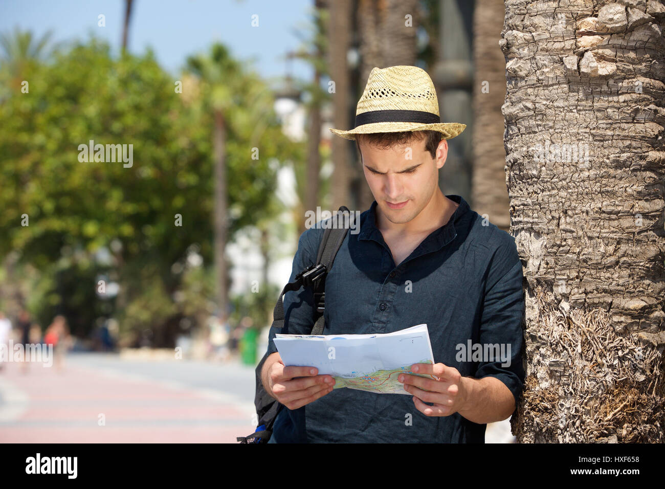Confused man map hi-res stock photography and images - Alamy