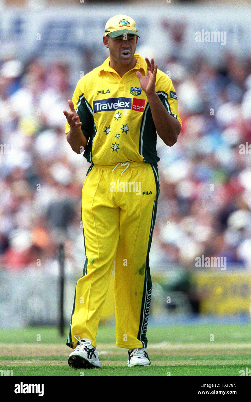 ANDREW SYMONDS AUSTRALIA THE OVAL LONDON ENGLAND 21 June 2001 Stock ...