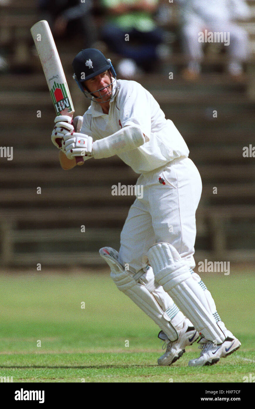 PETER BOWLER SOMERSET CCC SCARBOROUGH ENGLAND 19 July 2000 Stock Photo ...