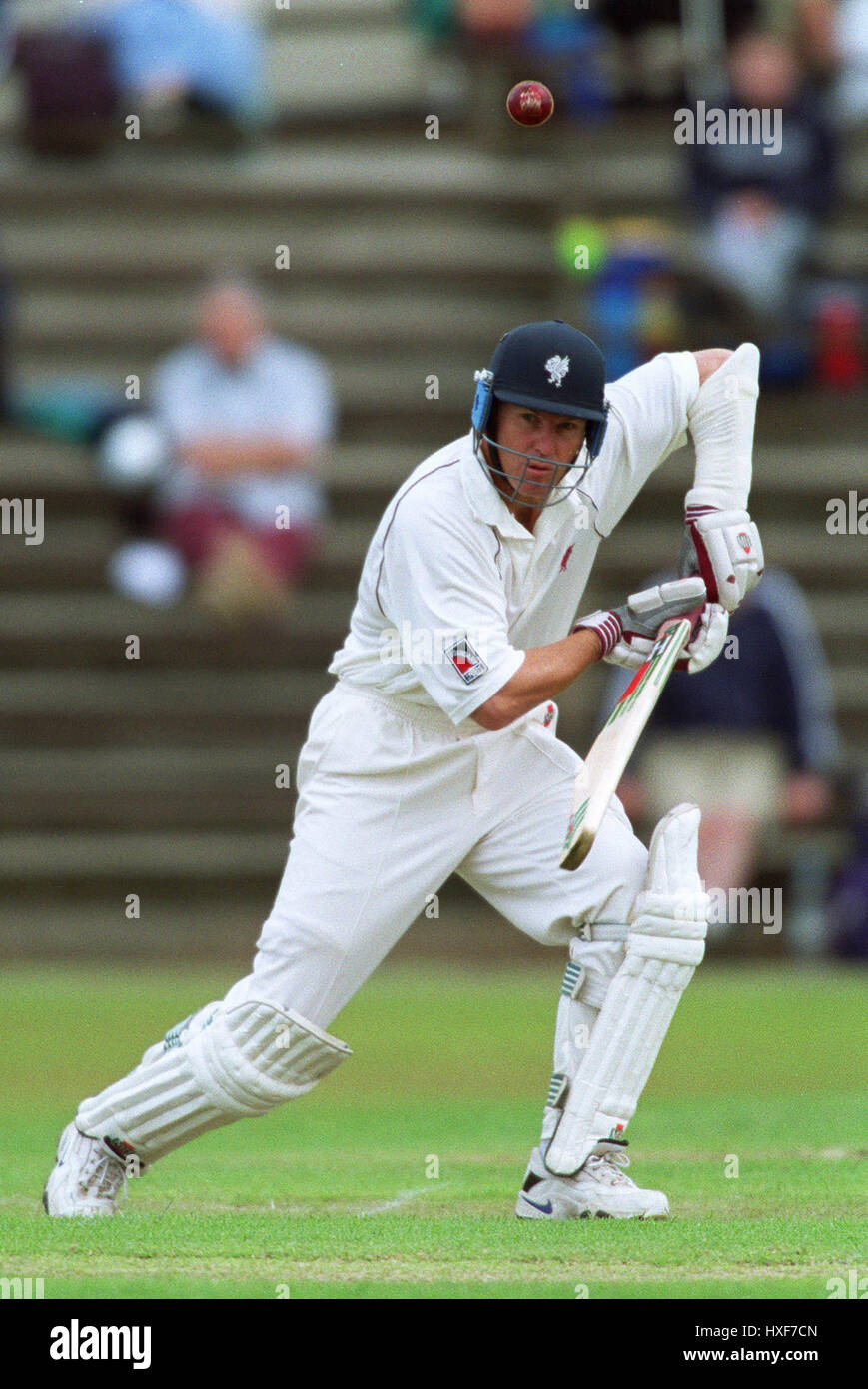 PETER BOWLER SOMERSET CCC SCARBOROUGH ENGLAND 19 July 2000 Stock Photo ...