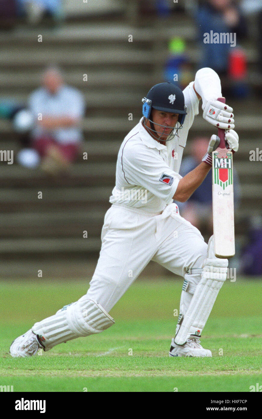PETER BOWLER SOMERSET CCC SCARBOROUGH ENGLAND 19 July 2000 Stock Photo ...