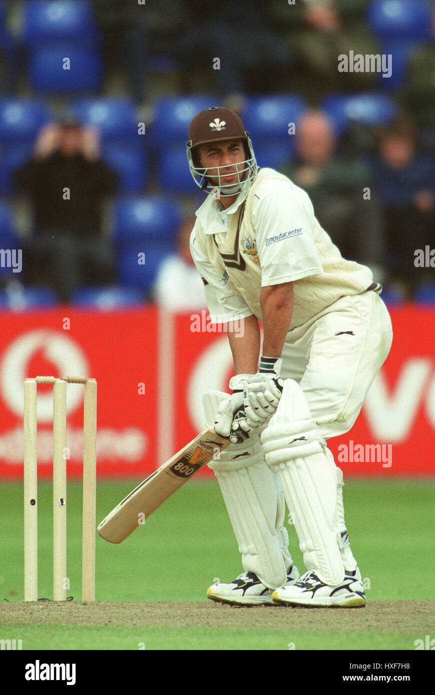 Cricket hollioake batting hi-res stock photography and images - Alamy
