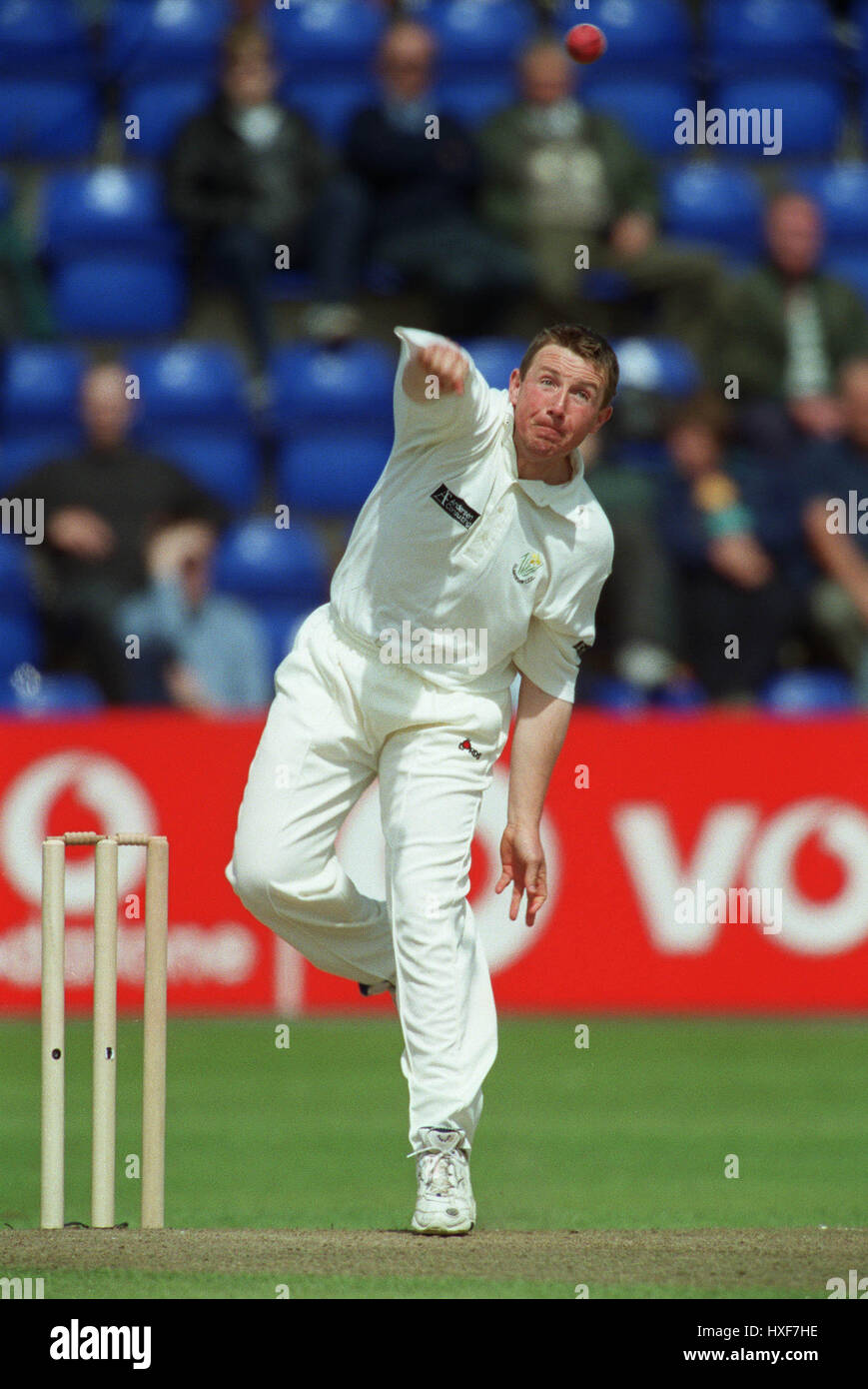 ROBERT CROFT ENGLAND & GLAMORGAN CCC 28 May 2000 Stock Photo - Alamy