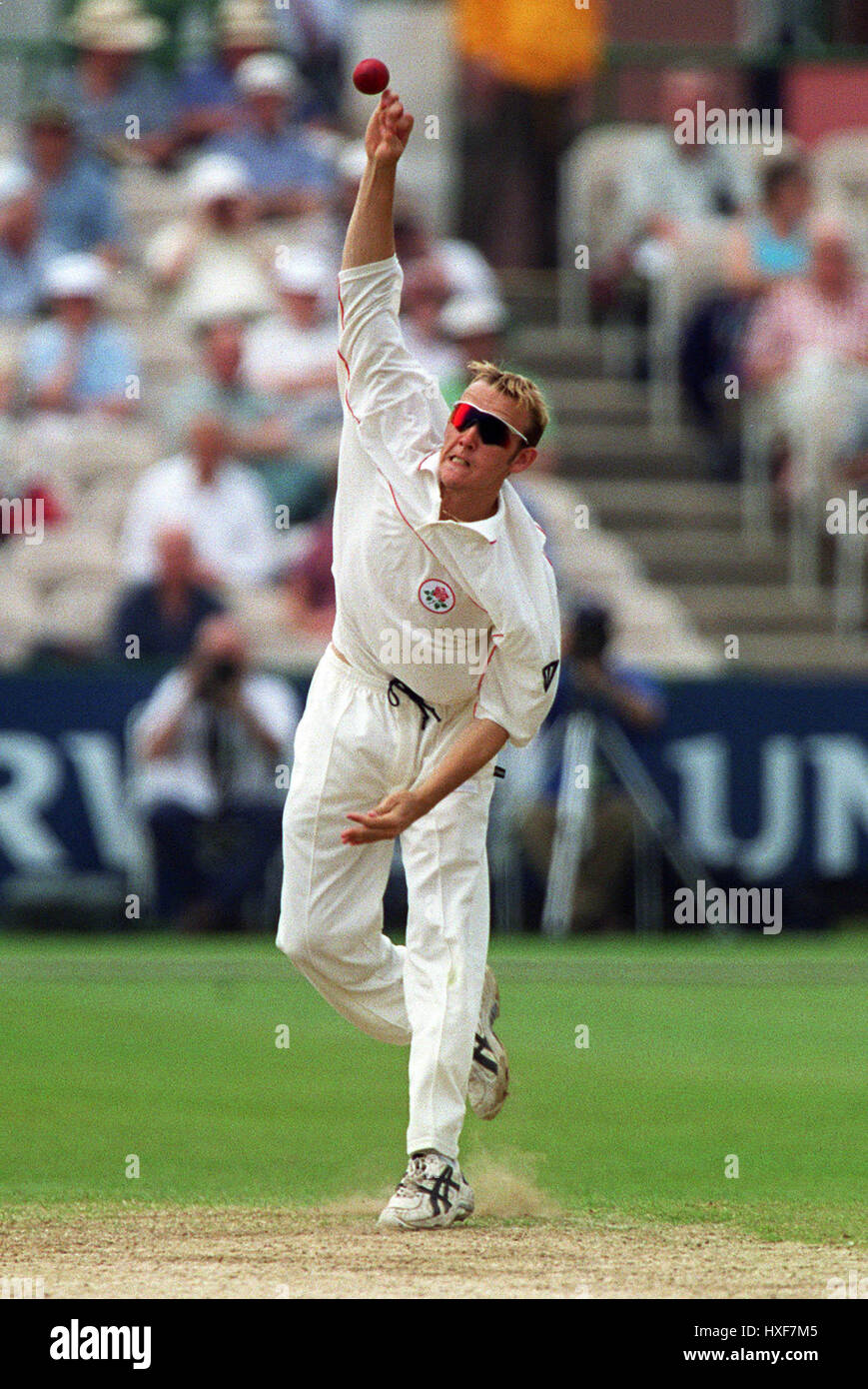 CHRIS SCHOFIELD LANCASHIRE CCC 09 May 2000 Stock Photo - Alamy