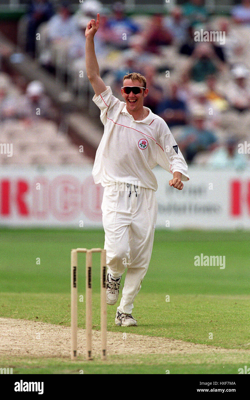 CHRIS SCHOFIELD LANCASHIRE CCC 09 May 2000 Stock Photo - Alamy