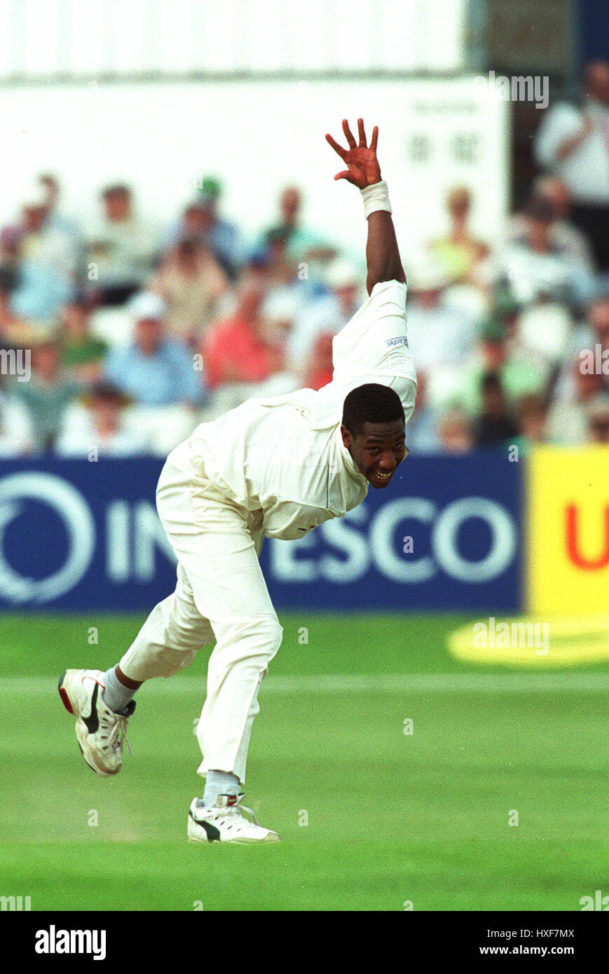 ALEX TUDOR SURREY CCC 09 May 2000 Stock Photo - Alamy