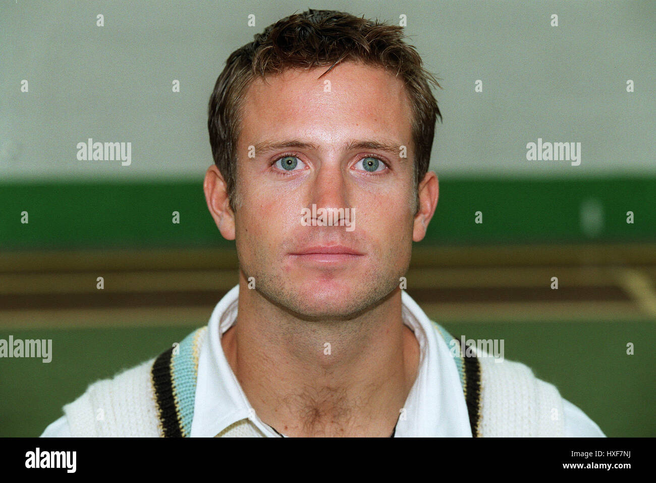 LUKE SUTTON DERBYSHIRE CCC 19 April 2000 Stock Photo - Alamy