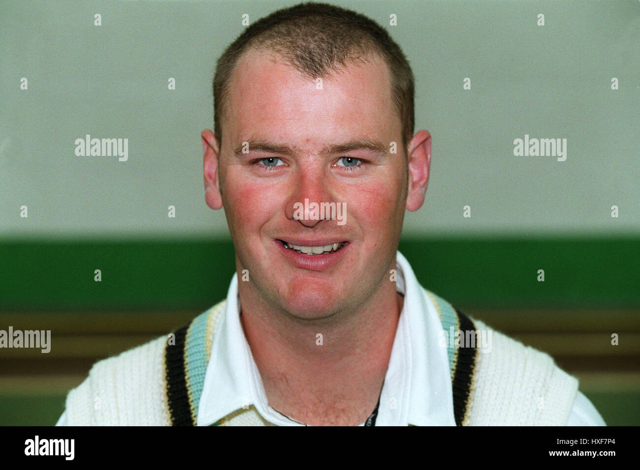 MATTHEW DOWMAN DERBYSHIRE CCC 19 April 2000 Stock Photo - Alamy