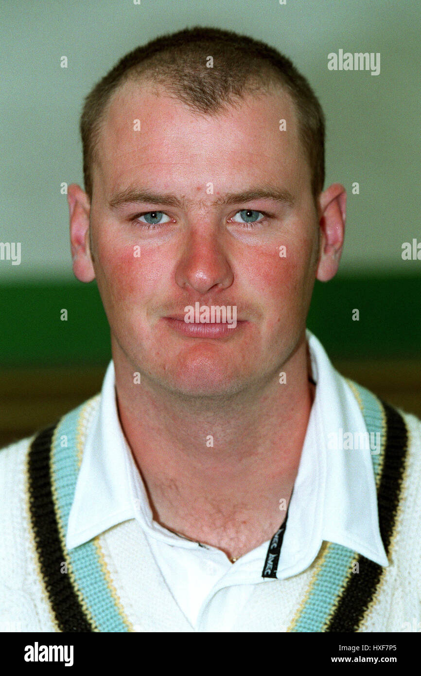 MATTHEW DOWMAN DERBYSHIRE CCC 19 April 2000 Stock Photo - Alamy