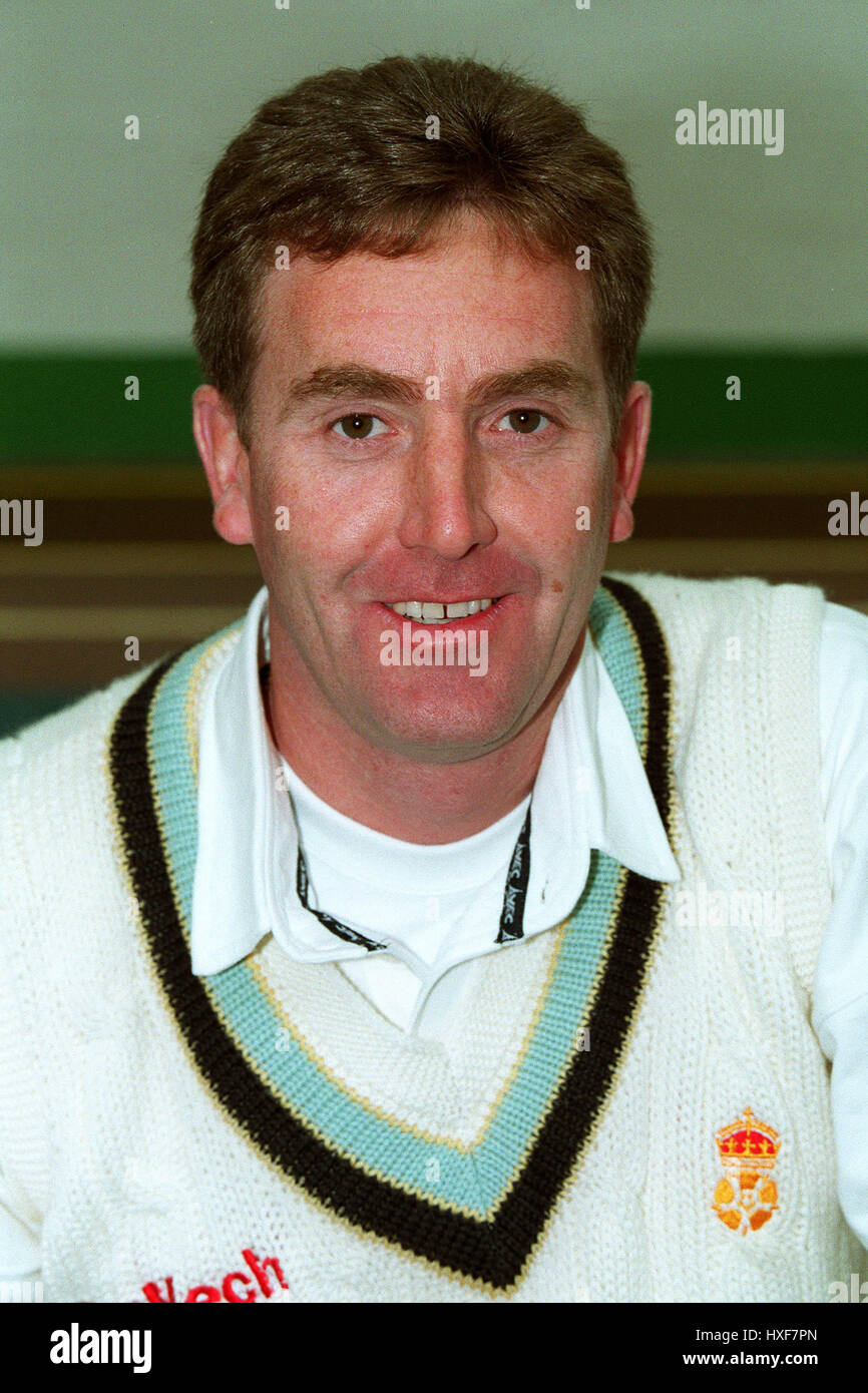 ROB BAILEY DERBYSHIRE CCC 19 April 2000 Stock Photo - Alamy
