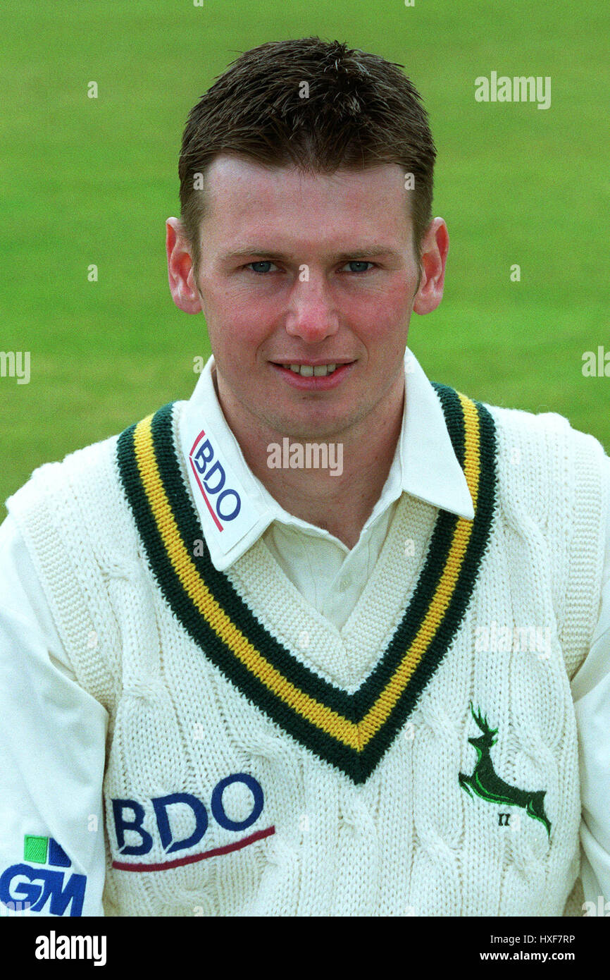 ANDREW HARRIS NOTTINGHAMSHIRE CCC 12 April 2000 Stock Photo - Alamy