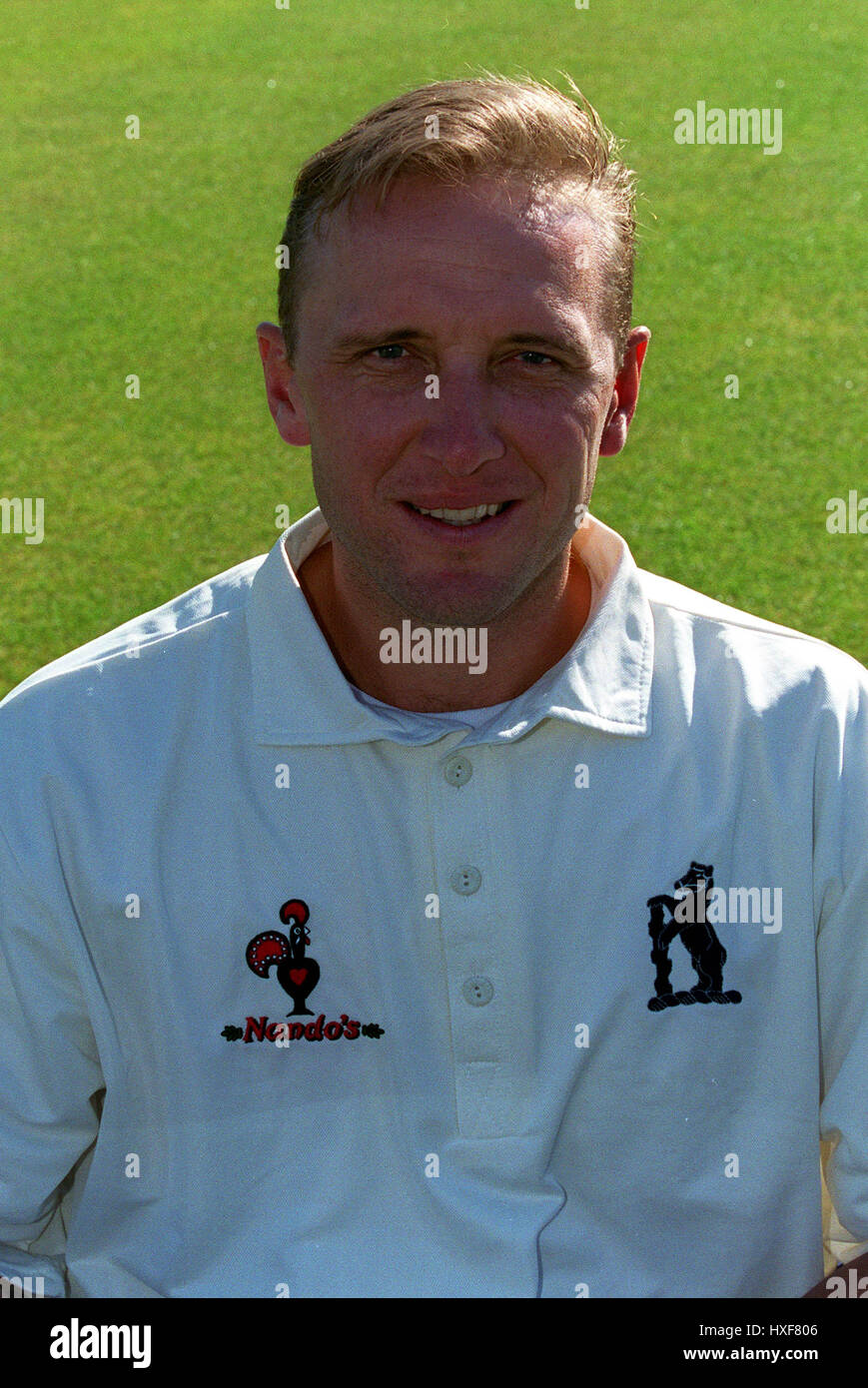 ALLAN DONALD WARWICKSHIRE CCC 06 April 2000 Stock Photo - Alamy