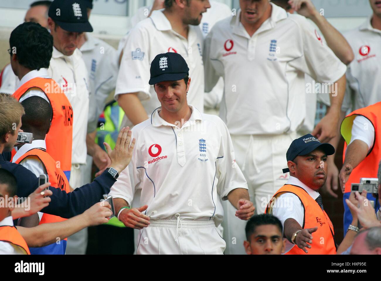 England cricket team ashes 2005 hi-res stock photography and images - Alamy