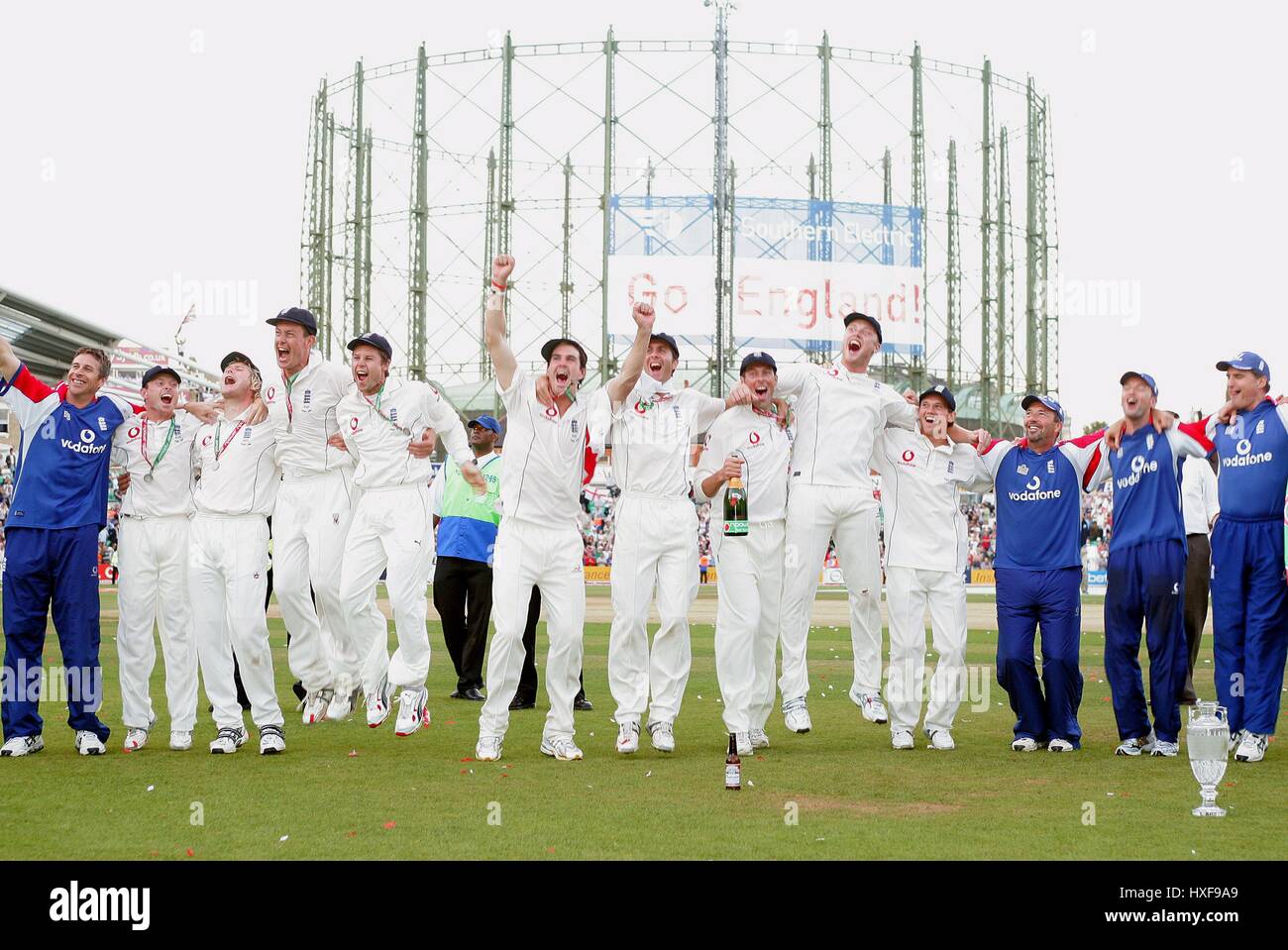 ENGLAND WIN THE ASHES ENGLAND V AUSTRALIA THE ASHES THE BRIT OVAL ...