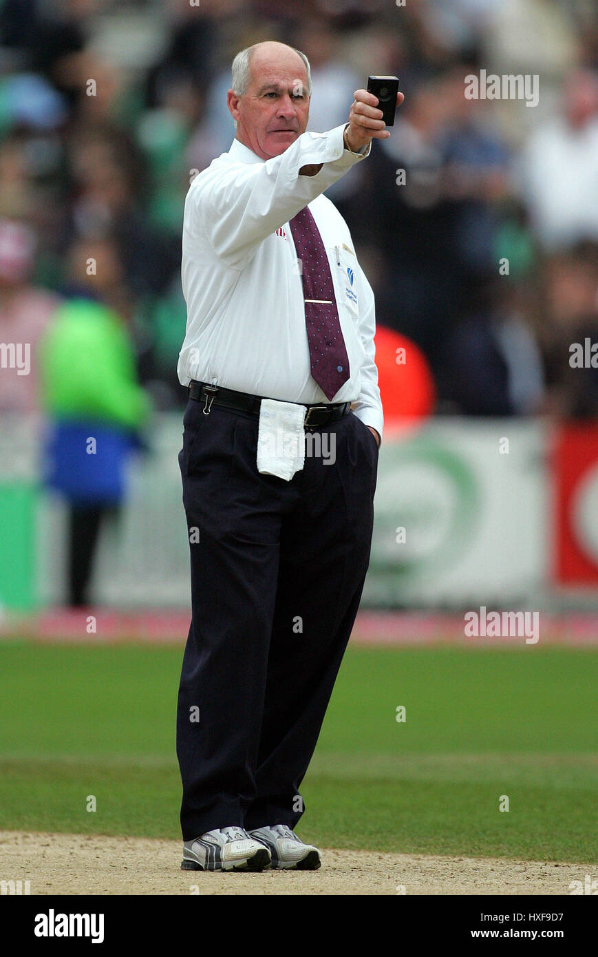 STEVE BUCKNOR CRICKET UMPIRE THE BRIT OVAL LONDON 11 September 2005 ...