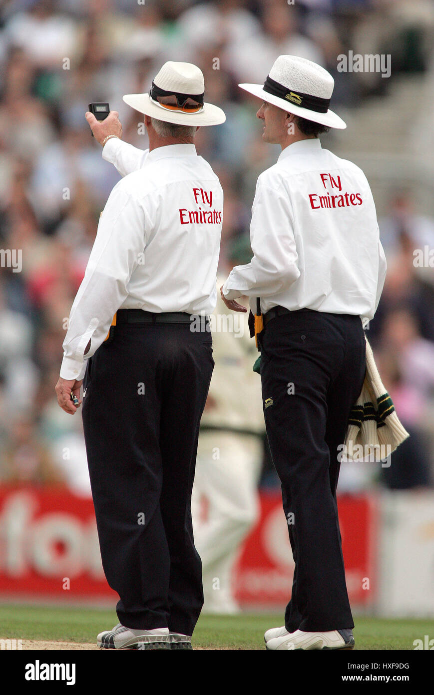 Umpires billy bowden hi-res stock photography and images - Alamy