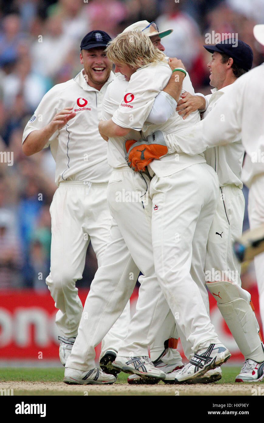 MATTHEW HOGGARD & M VAUGHAN ENGLAND V AUSTRALIA THE BRIT OVAL LONDON 11 ...