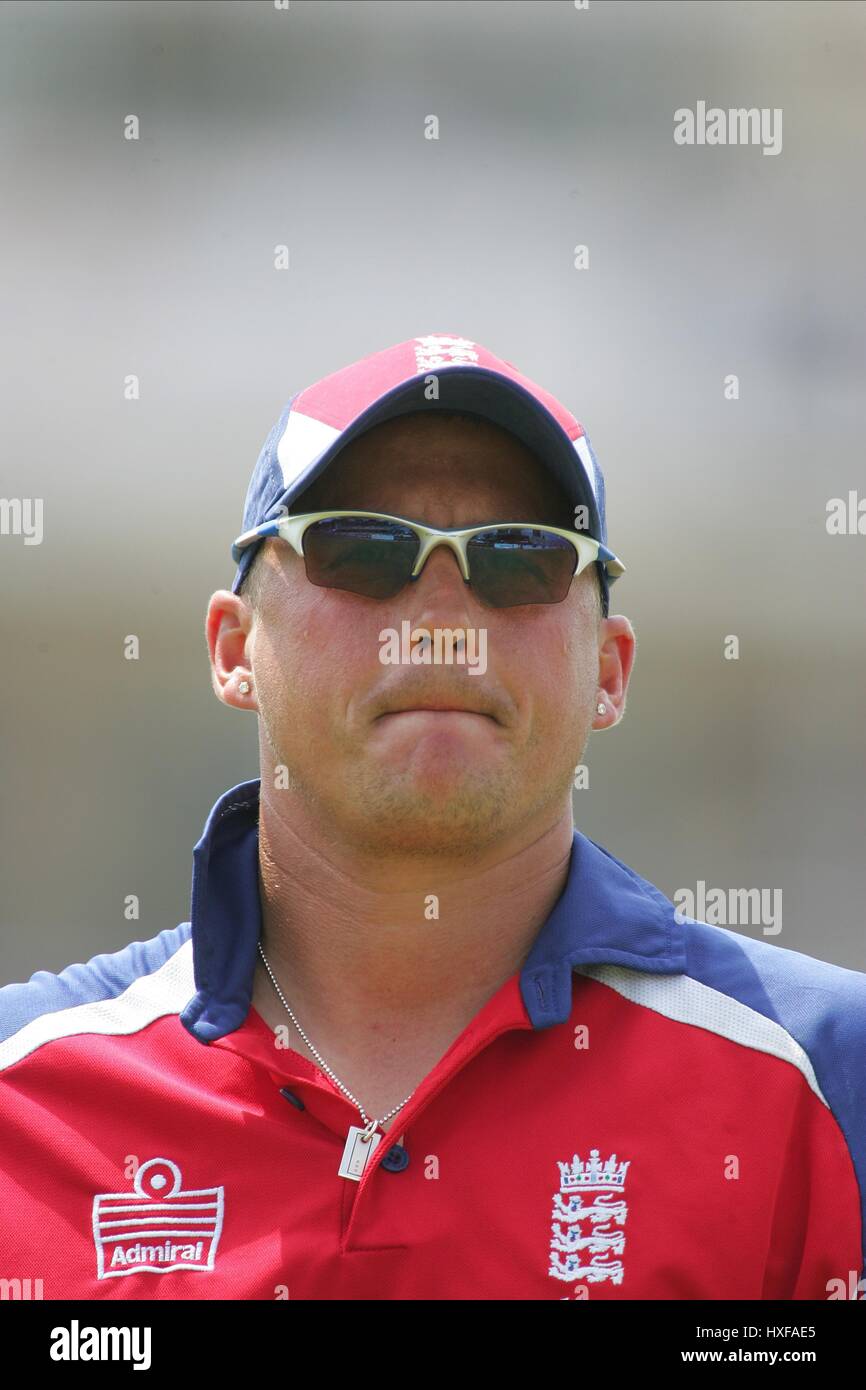 DARREN GOUGH ENGLAND & ESSEX CCC BRISTOL 19 June 2005 Stock Photo - Alamy