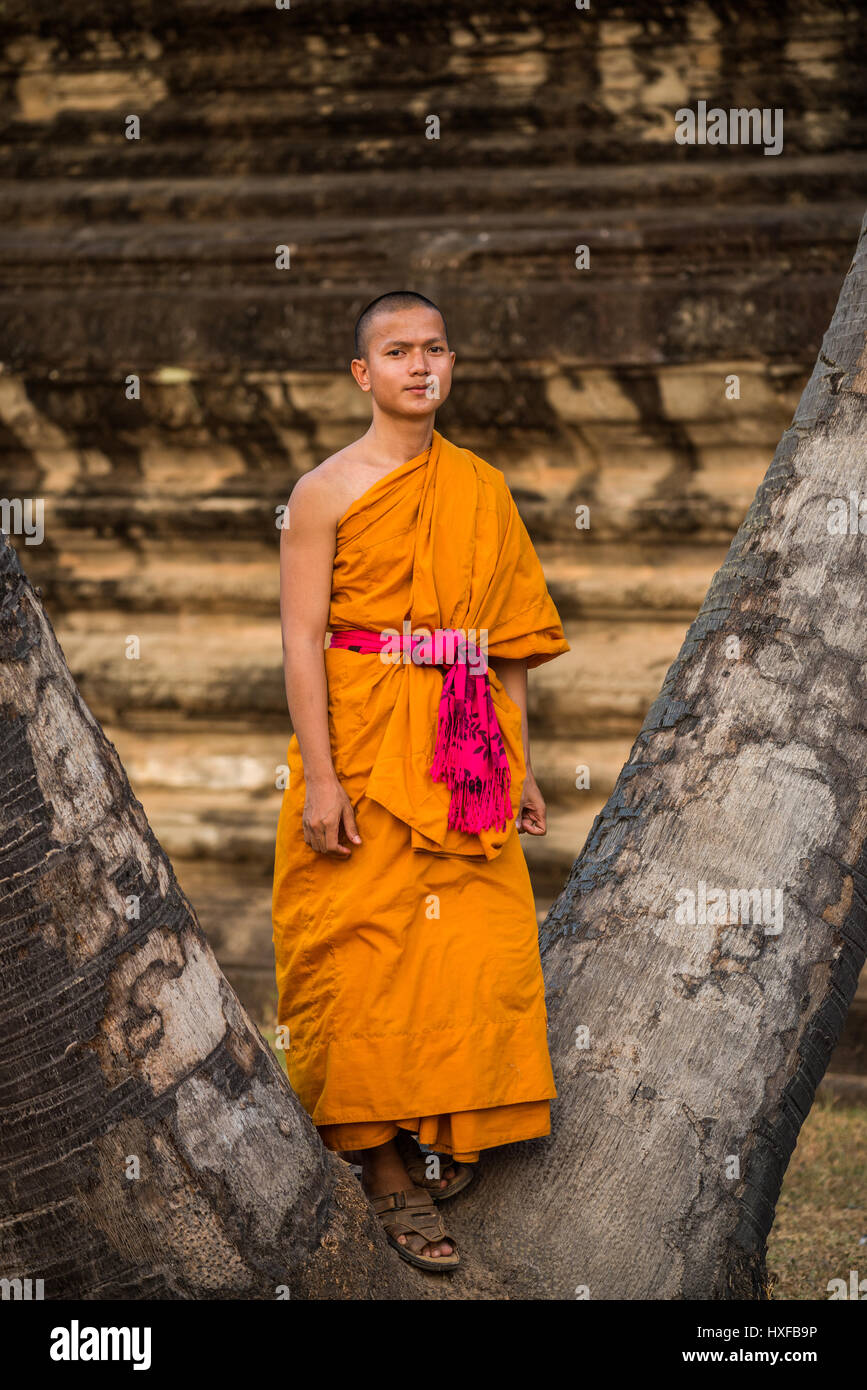 Monk in the Angkor Wat temple, Angkor, Cambodia, Asia Stock Photo - Alamy