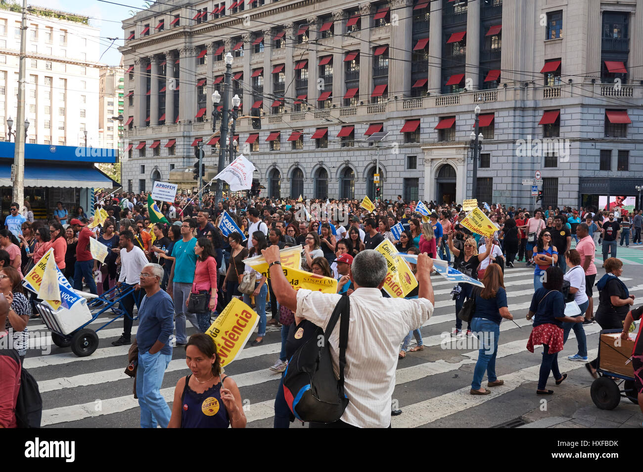 Sao paulo brazil protest hi-res stock photography and images - Alamy