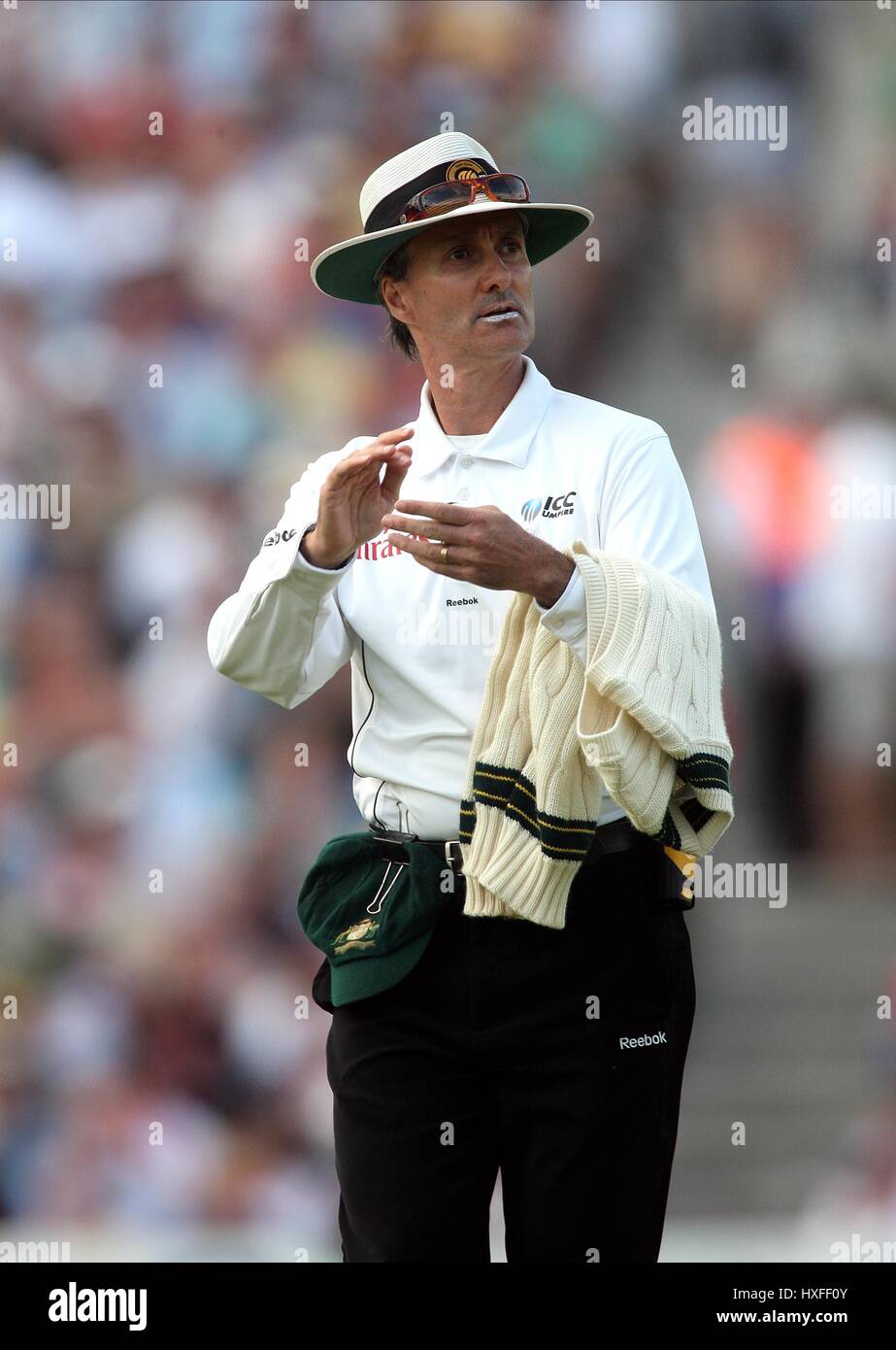 Umpire billy bowden hi-res stock photography and images - Alamy