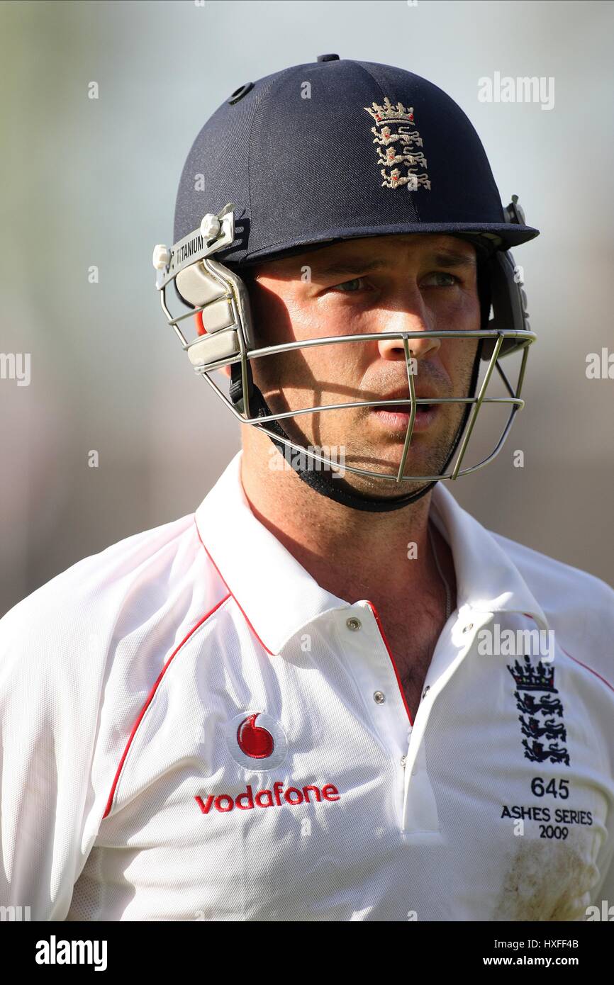 JONATHAN TROTT ENGLAND & WARWICKSHIRE CCC THE BRIT OVAL LONDON ENGLAND ...
