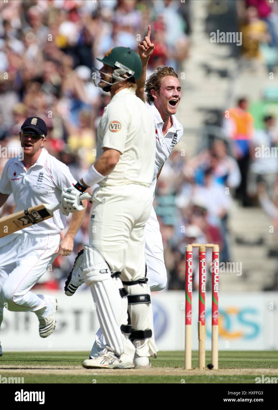 Stuart broad of england bowls hi-res stock photography and images - Alamy