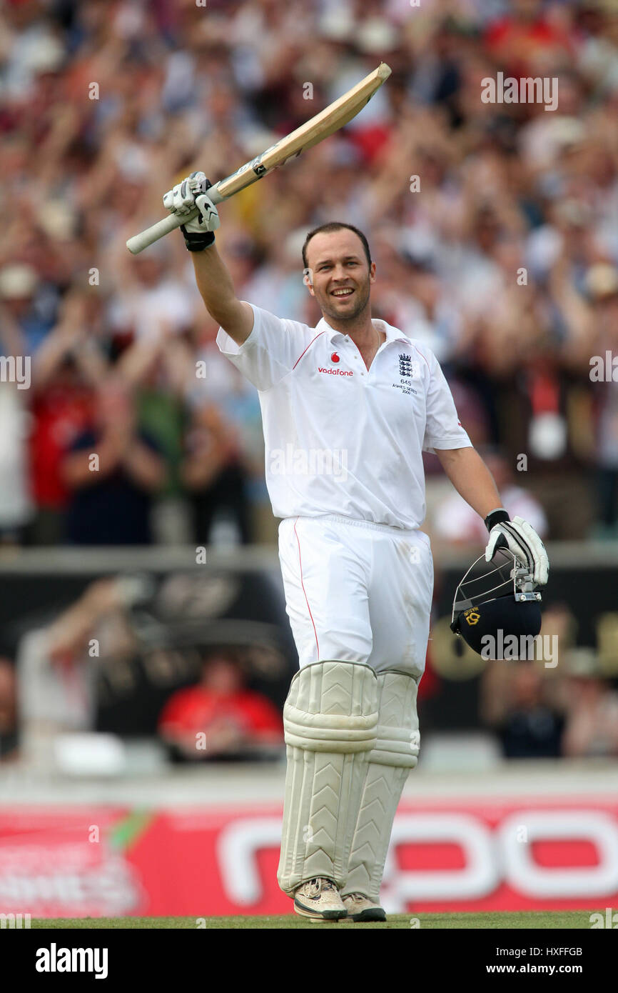 JONATHAN TROTT CELEBRATES HIS 5TH ASHES TEST MATCH THE BRIT OVAL LONDON ...