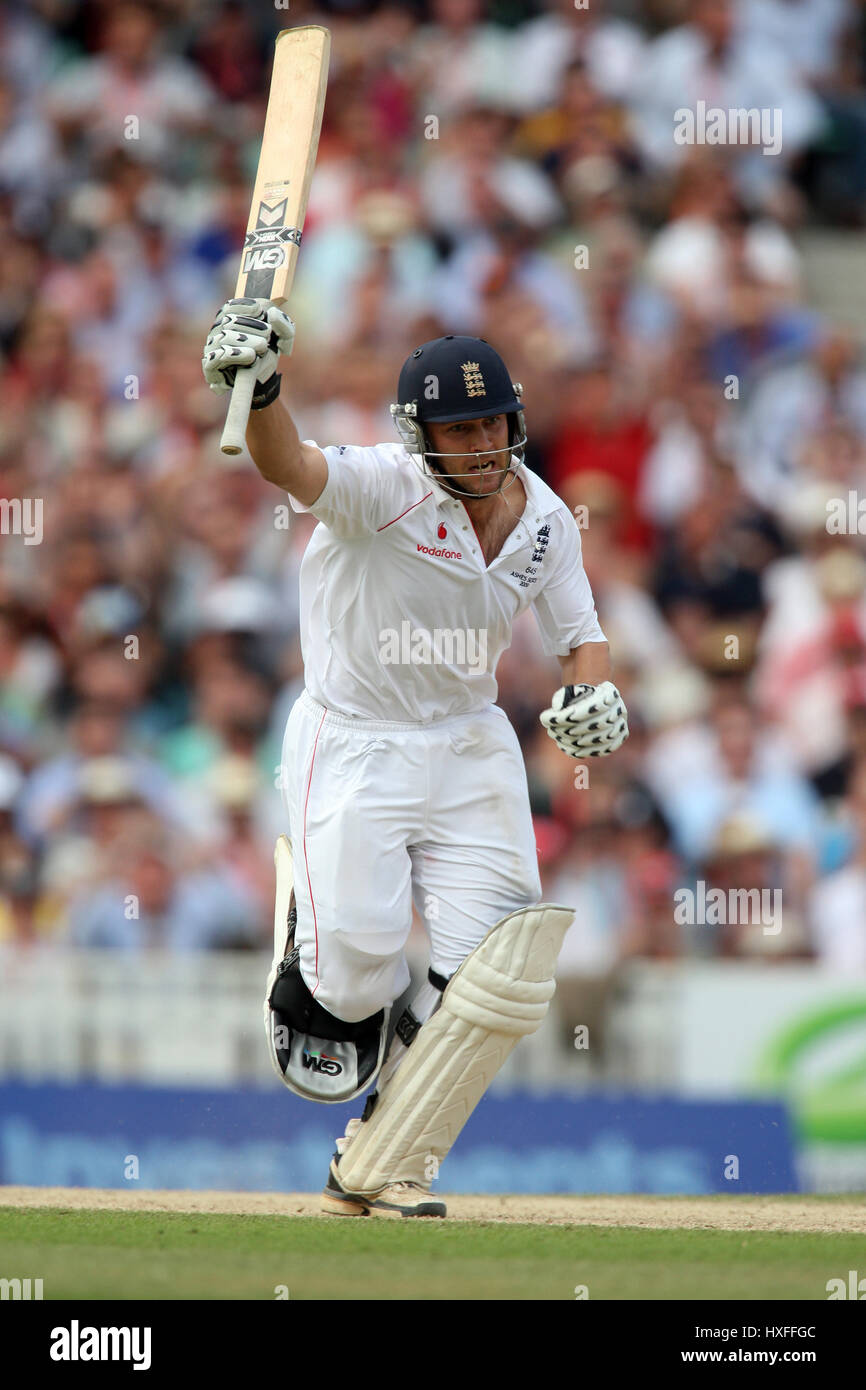 JONATHAN TROTT CELEBRATES HIS 5TH ASHES TEST MATCH THE BRIT OVAL LONDON ...