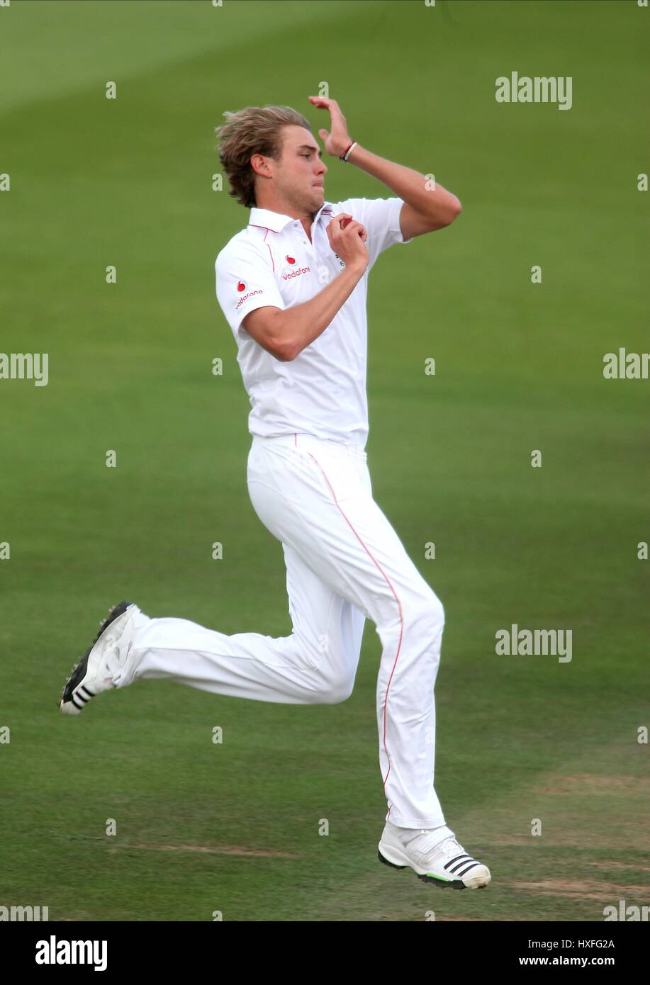 Stuart broad bowling england hi-res stock photography and images - Alamy