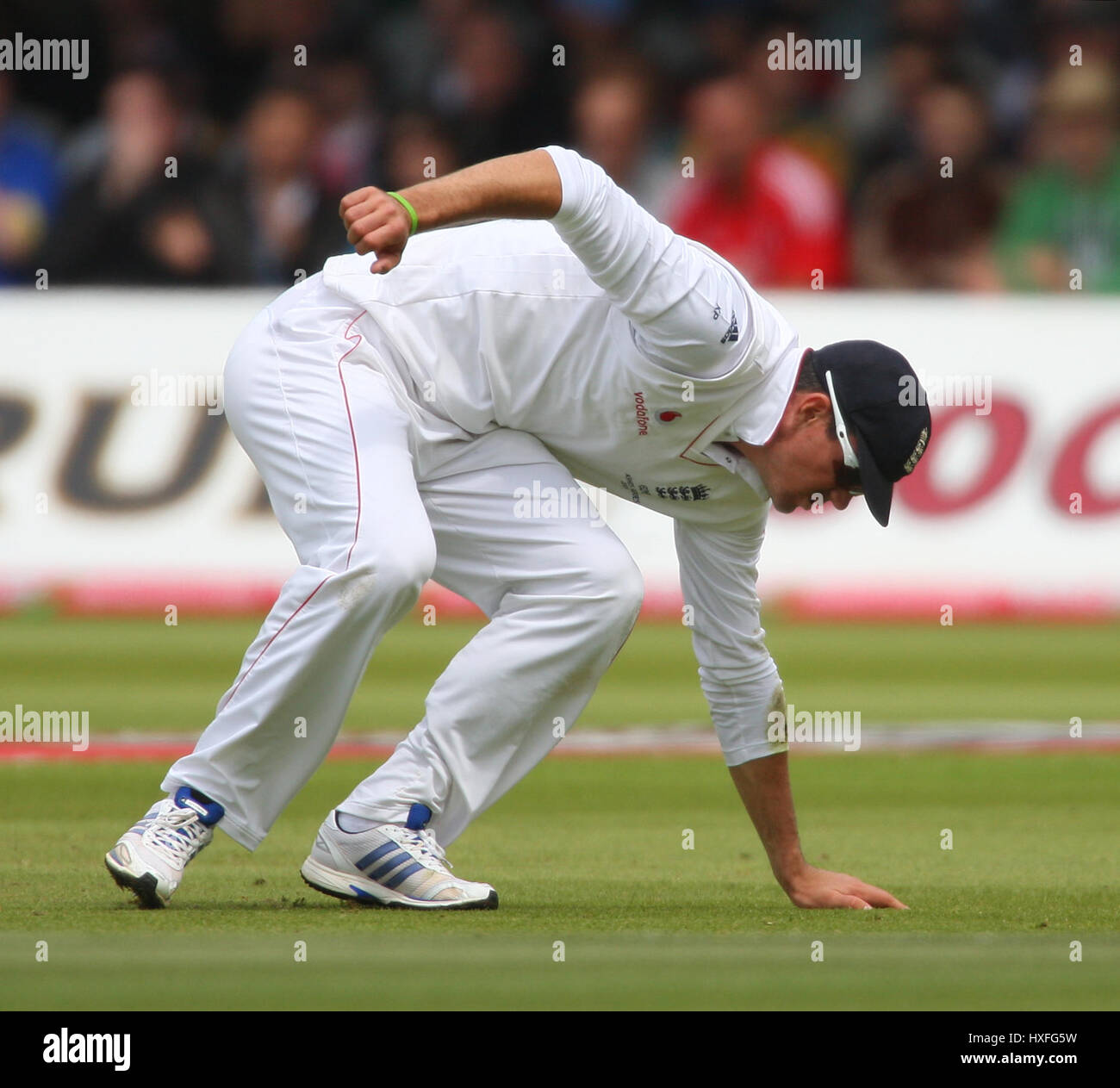 INJURED KEVIN PIETERSEN ENGLAND V AUSTRALIA LORDS LONDON ENGLAND 19 ...