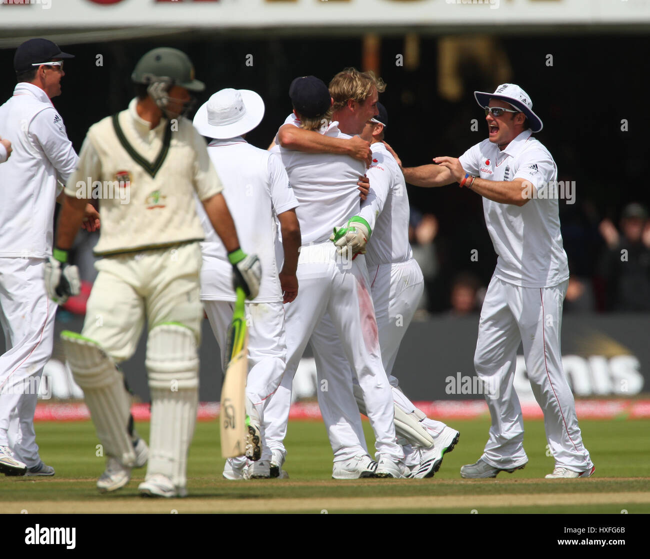 DEJECTED PONTING STUART BROAD ENGLAND V AUSTRALIA LORDS LONDON ENGLAND ...