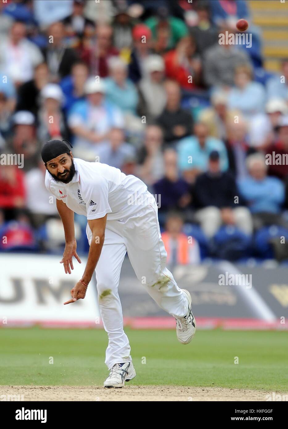 Monty panesar bowling hi-res stock photography and images - Alamy