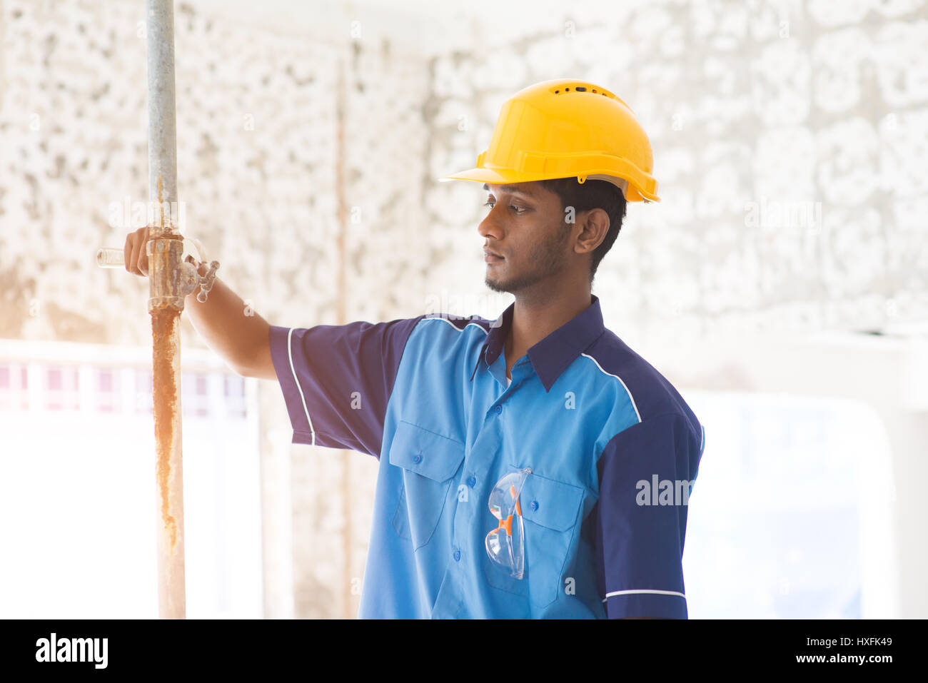 indian male plumber Stock Photo - Alamy