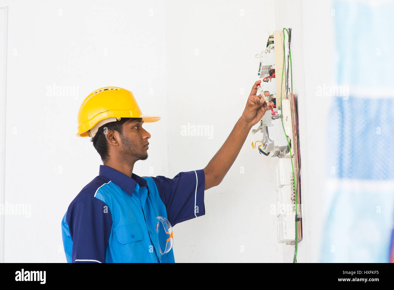 indian male electrician Stock Photo - Alamy