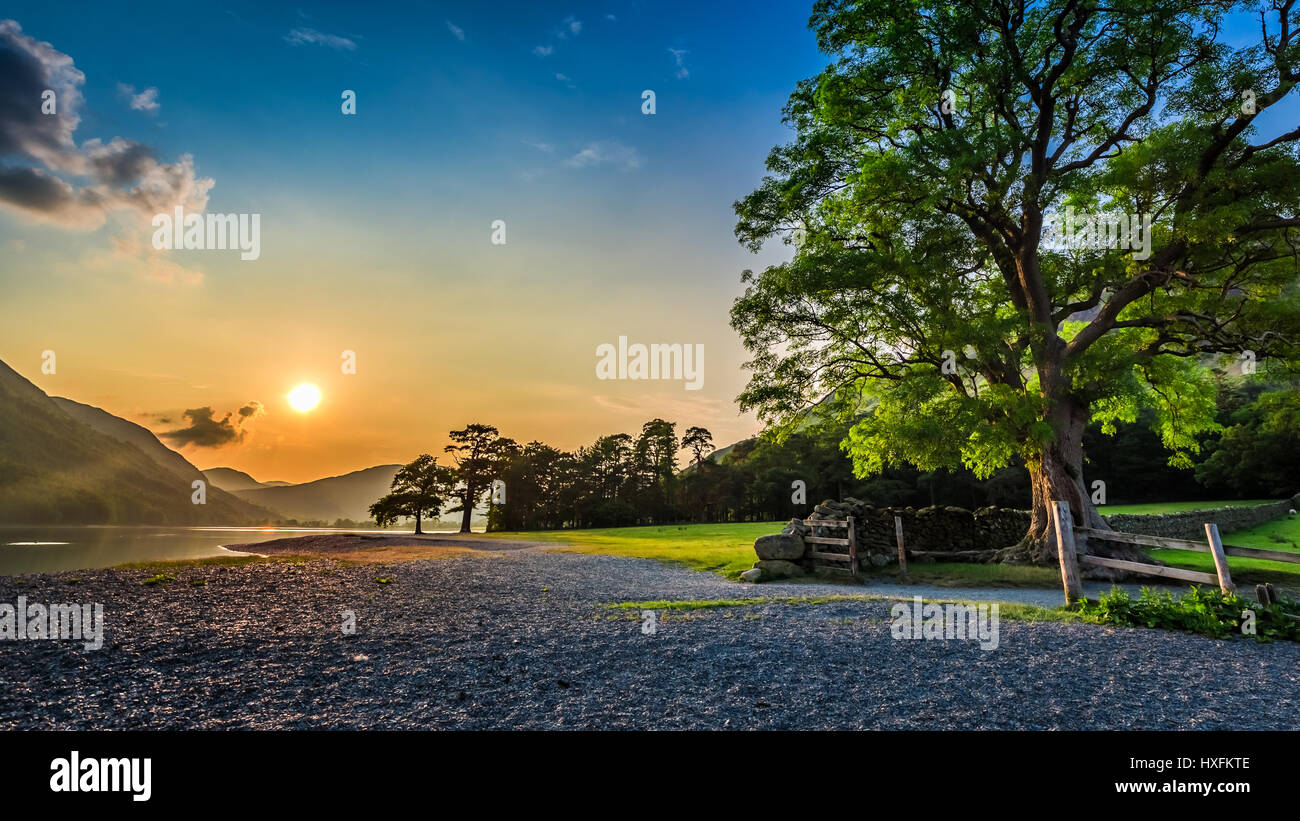 Stunning sunset on lake hi-res stock photography and images - Alamy