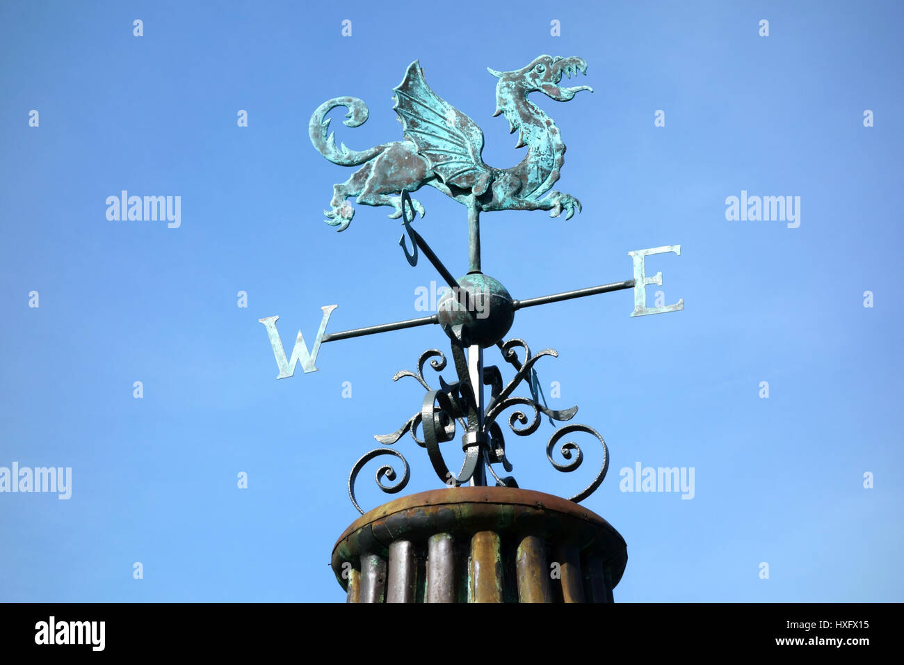 Dragon weather vane hi-res stock photography and images - Alamy