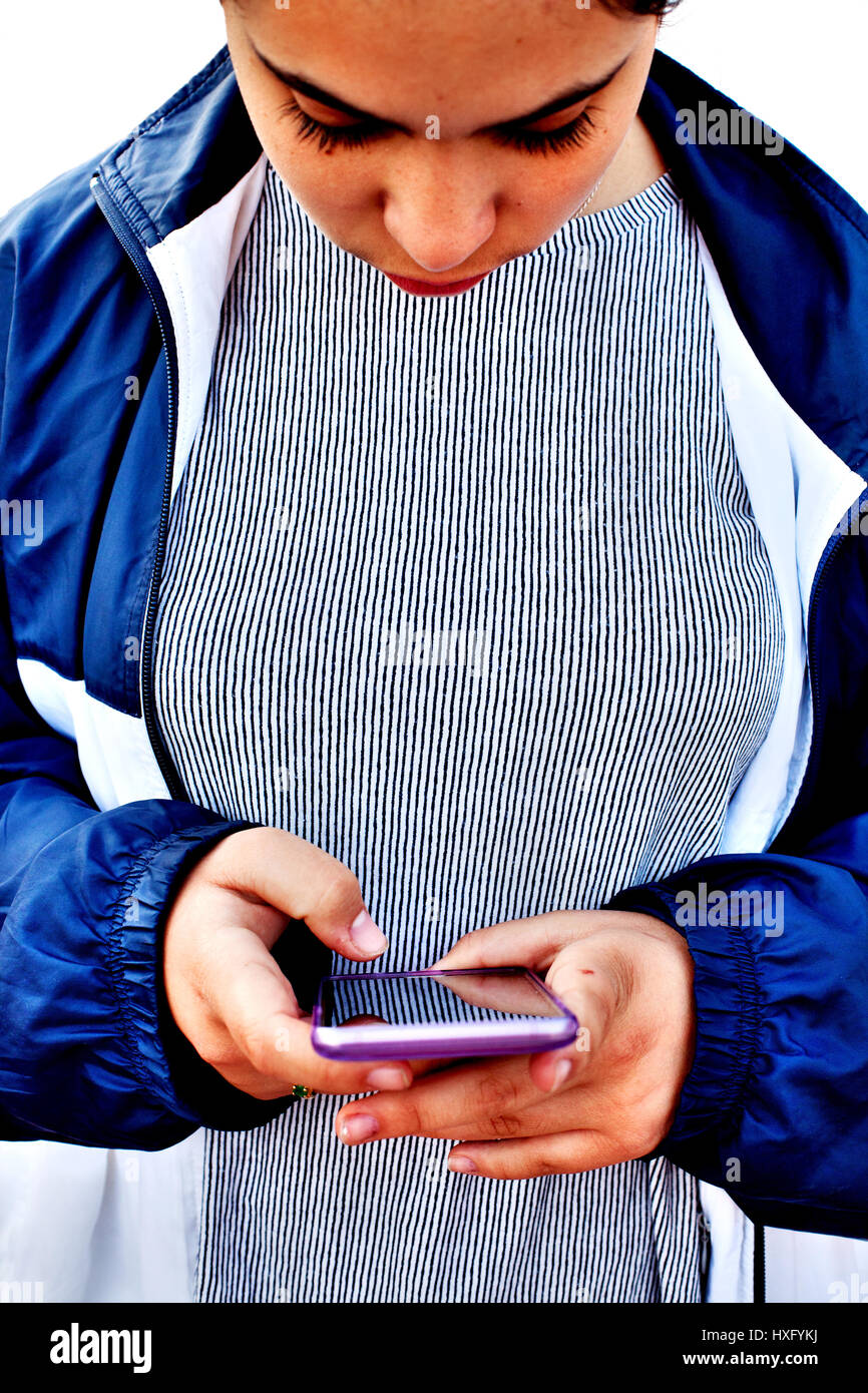 Phone social media teen friends hi-res stock photography and images - Alamy