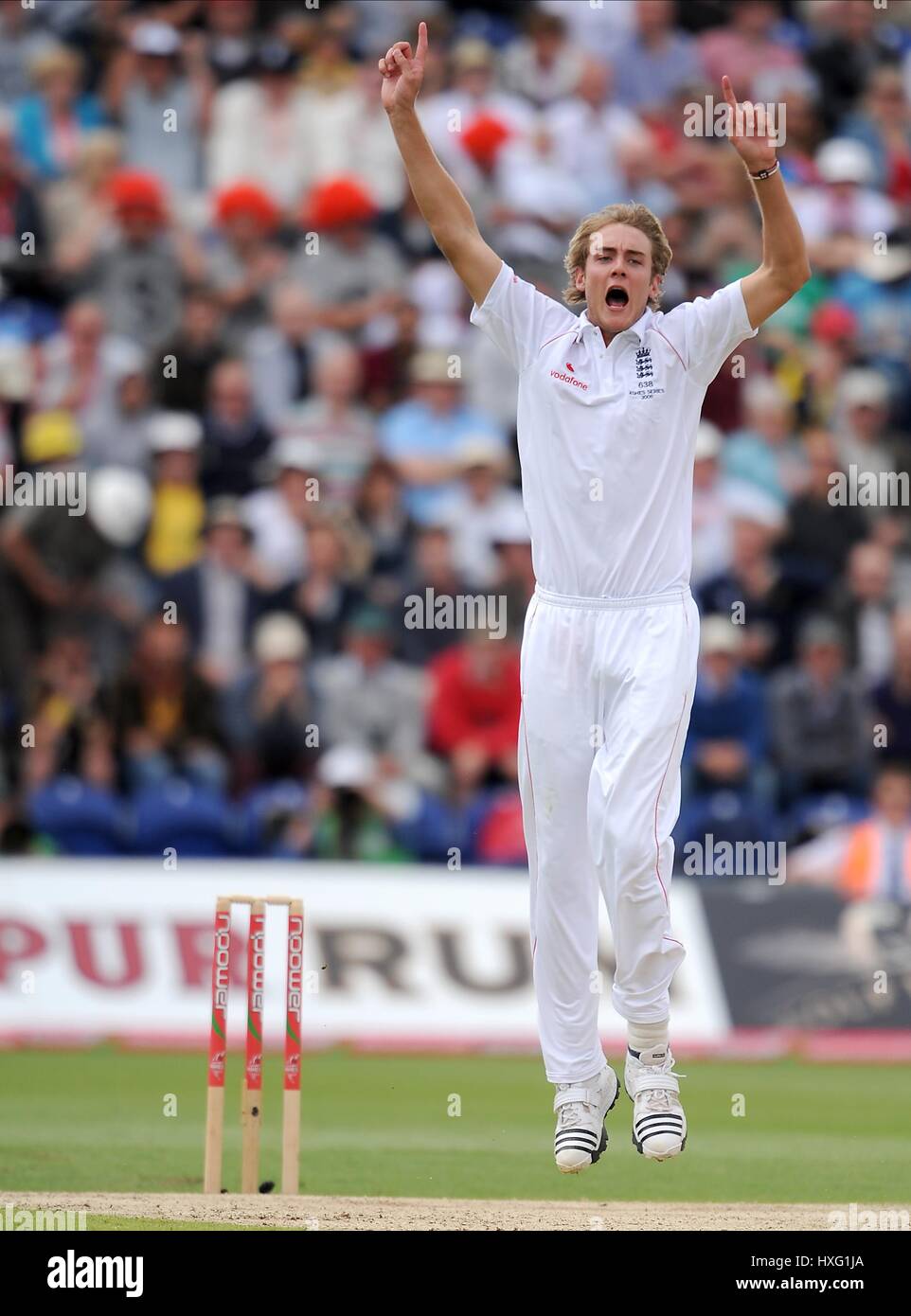 STUART BROAD CELEBRATES ENGLAND CARDIFF SWALEC STADIUM SOPHIA GARDENS ...