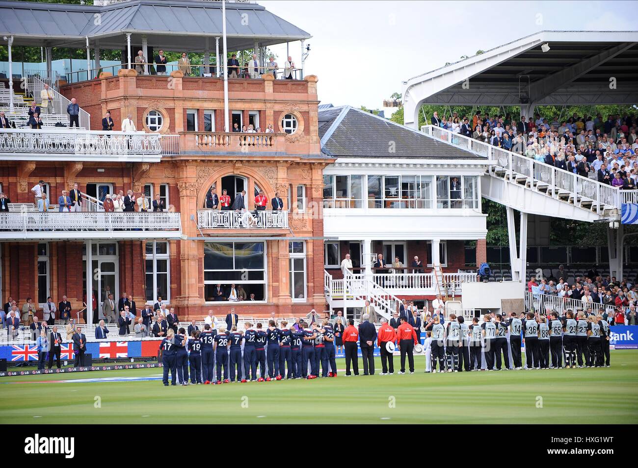 TEAM LINE UPS NATIONAL ANTHEMS ENGLAND V NEW ZEALAND LORDS LONDON ...