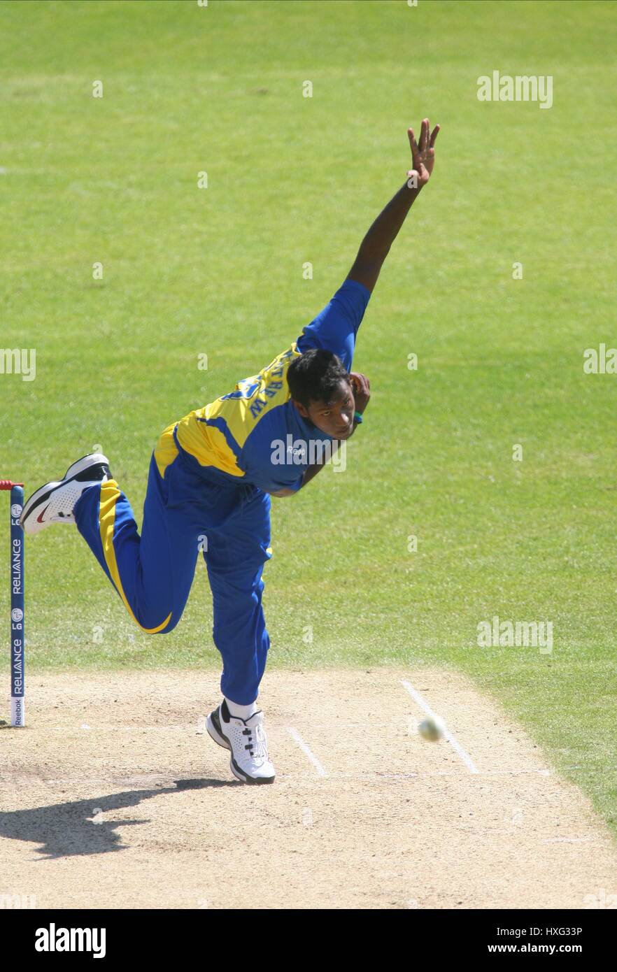 Angelo mathews bowling hi-res stock photography and images - Alamy