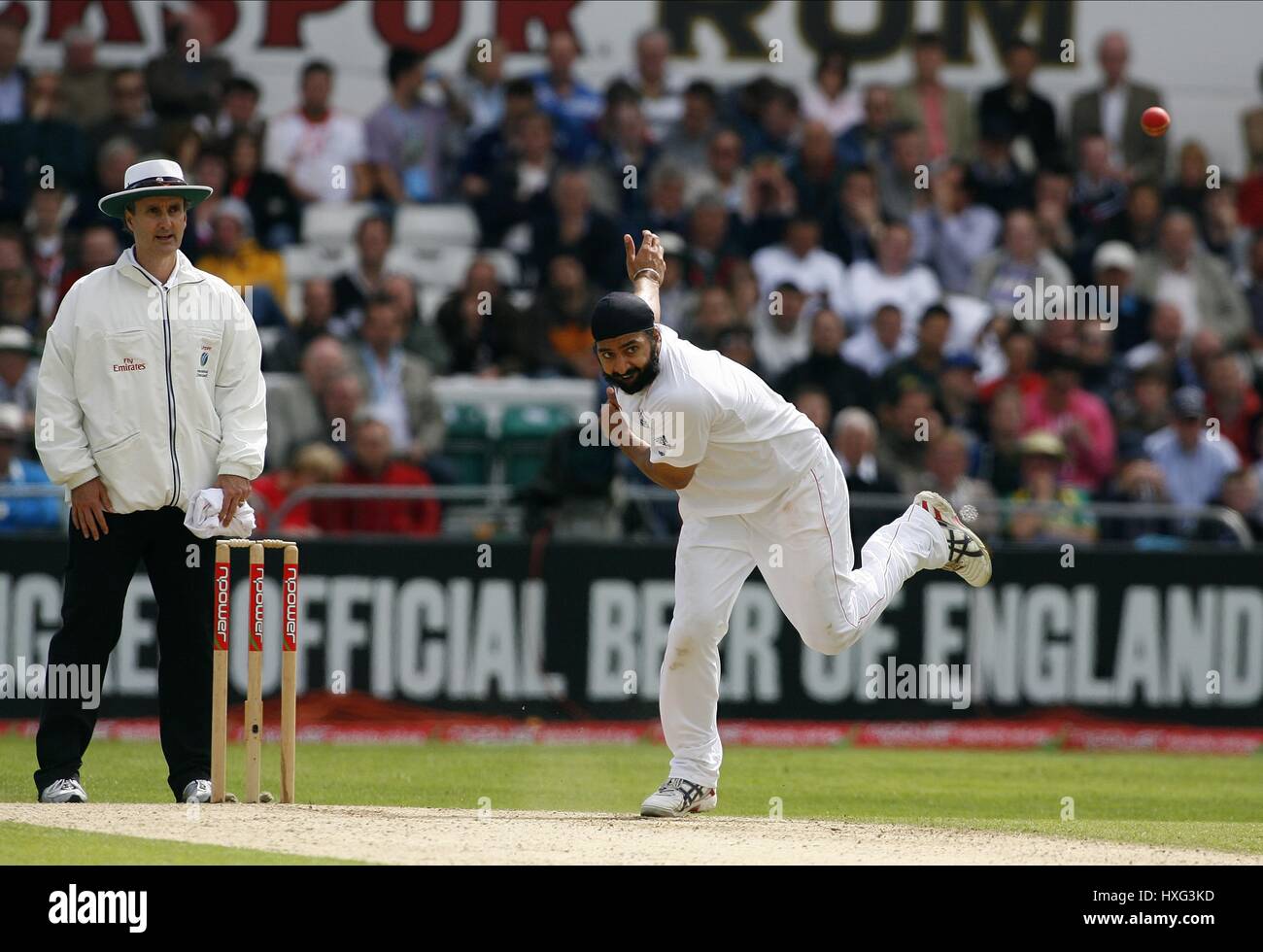 Monty panesar bowling hi-res stock photography and images - Alamy